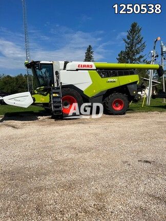 Used 2021 CLAAS LEXION 6900 Combine | AgDealer