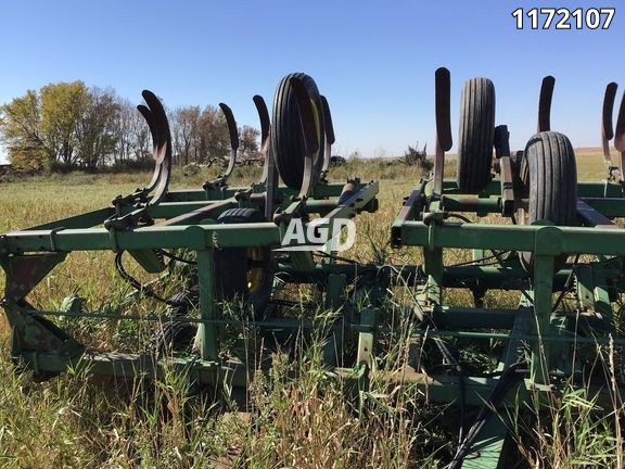 Used John Deere 1610 Chisel Plow | AgDealer