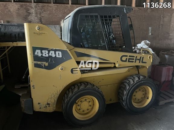 Usagé 2005 Gehl 4840 chargeuse à direction à glissement | AgricoleIdéal