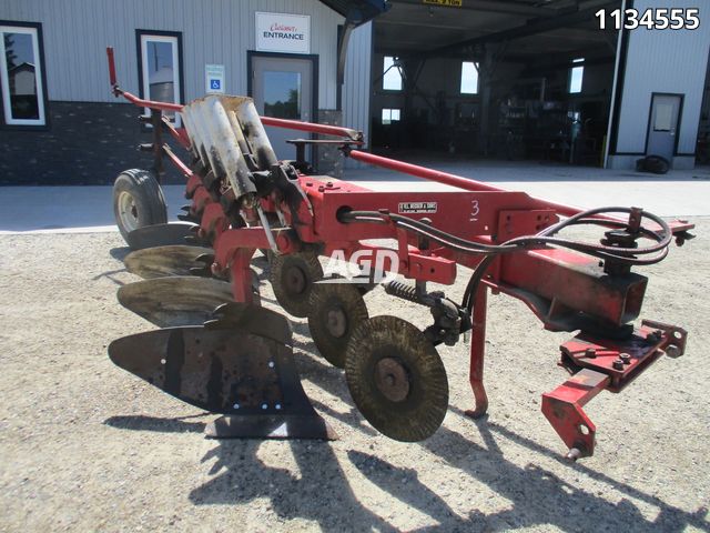 Used International Harvester 720 Plow | AgDealer