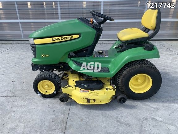 Used 2006 John Deere X320 Lawn Tractor | AgDealer