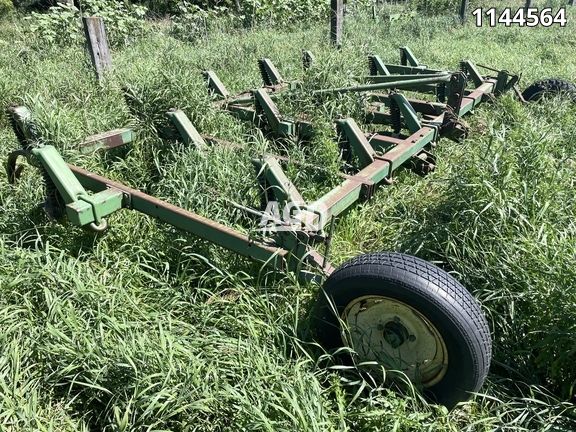Used John Deere 1600 Chisel Plow | AgDealer
