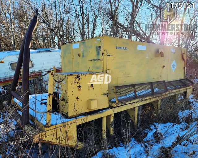 Usagé ***MANUFACTURER NOT SPECIFIED*** Skid Mounted 8155 L Fuel Tank ...