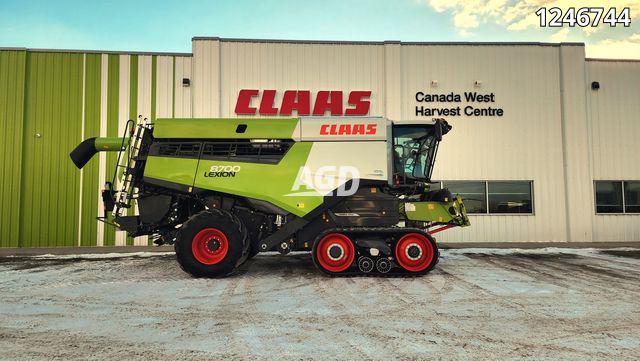 Used 2020 CLAAS LEXION 8700TT Combine | AgDealer