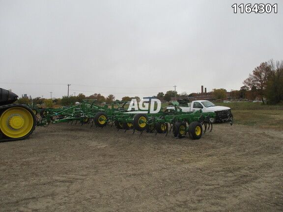 Used John Deere 2230 Cultivator | AgDealer
