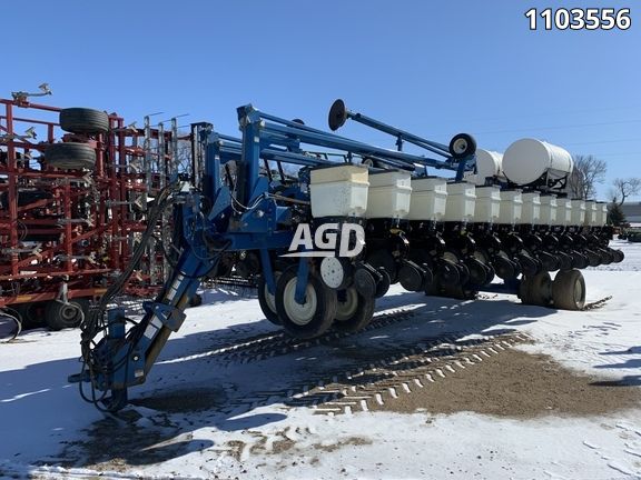 Used 2003 Kinze 3700 Planter | AgDealer