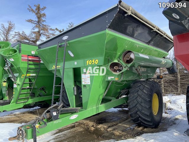 Used 2010 Demco 1050 Grain Cart | AgDealer