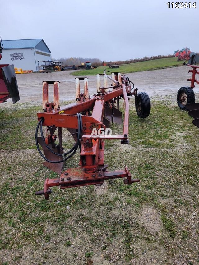 Used International Harvester 720 Plow | AgDealer
