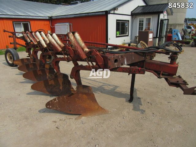 Used International Harvester 720 Plow | AgDealer