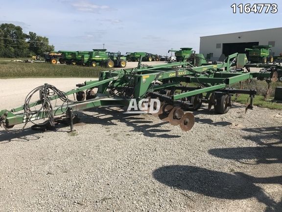 Used 2003 John Deere 2700 Disc Ripper | AgDealer