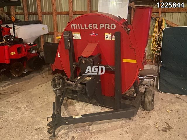 Used 2007 Miller Pro 1060-II Forage Blower | AgDealer
