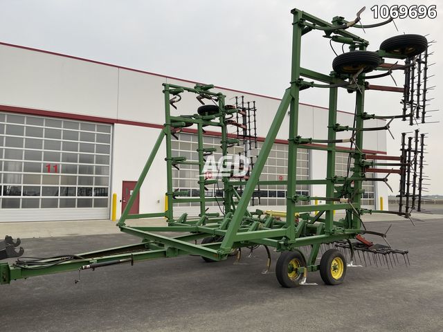 Used John Deere 1610 Chisel Plow | AgDealer