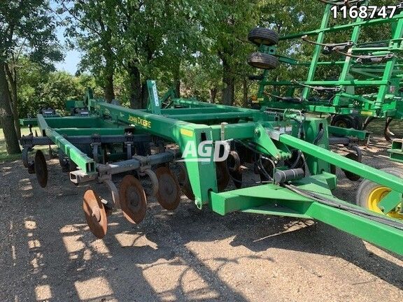 Used John Deere 2700 Disc Ripper | AgDealer