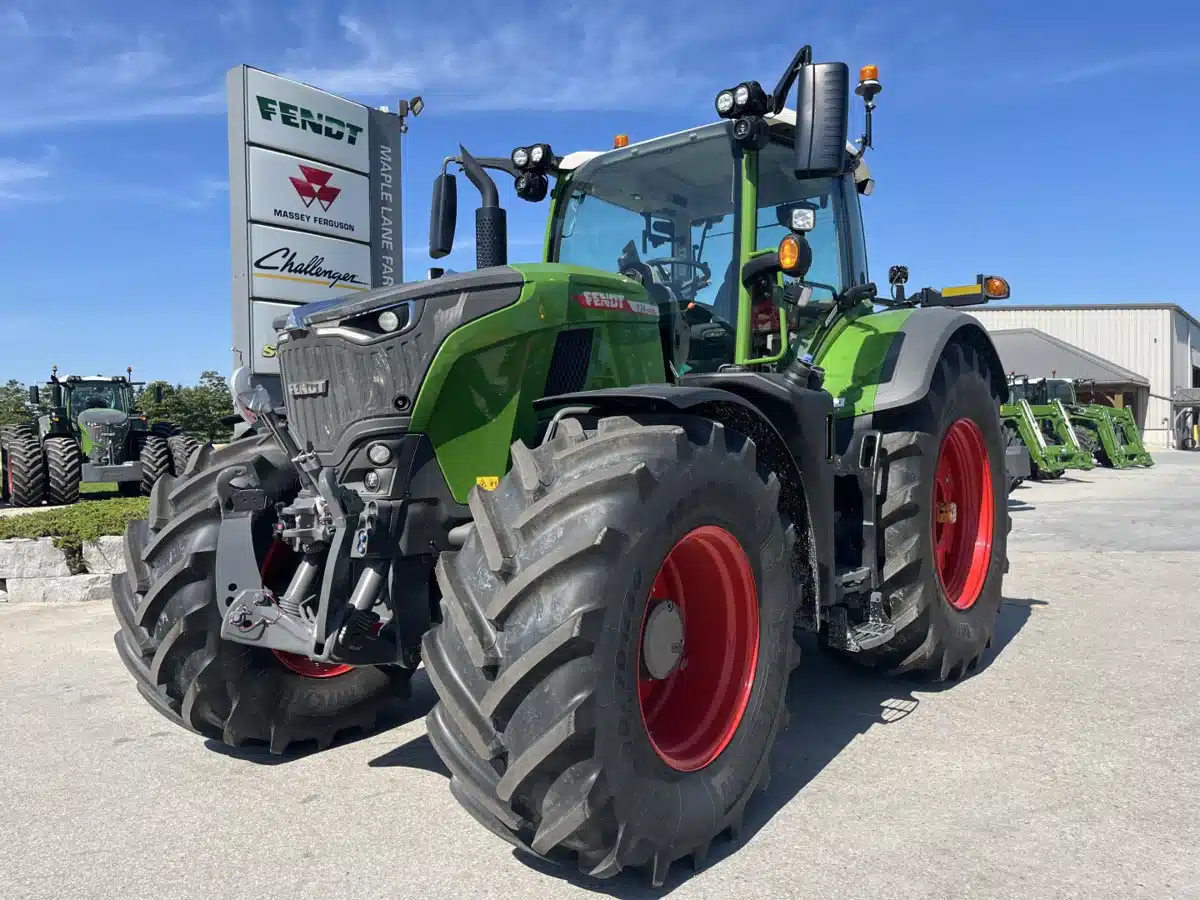 New 2025 Fendt 724 VARIO Tractor
