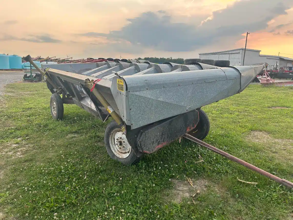 Used Gleaner 6 row Header - Row Crop | AgDealer