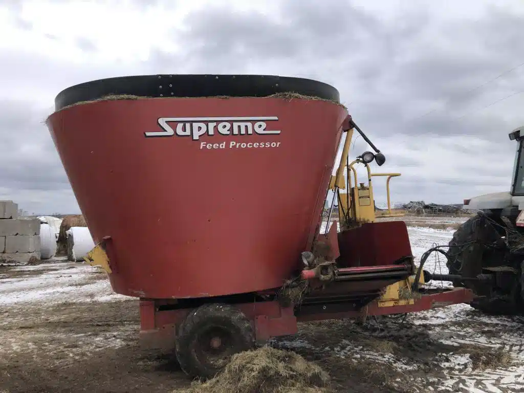 Used 1996 Supreme 600 TMR Mixer