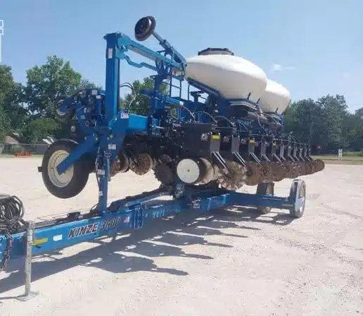 Used 2015 Kinze 3600 Planter