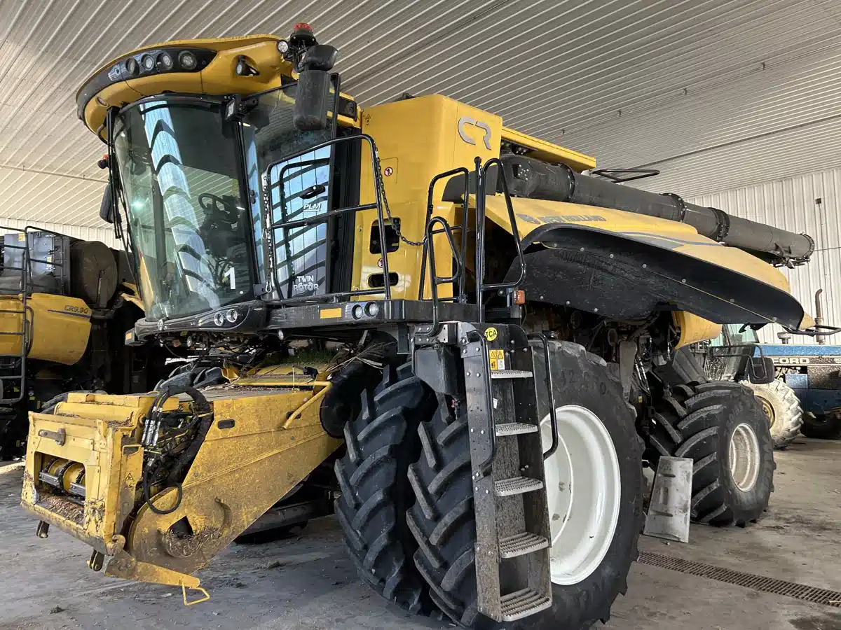 Used 2024 New Holland CR9.90Z Combine