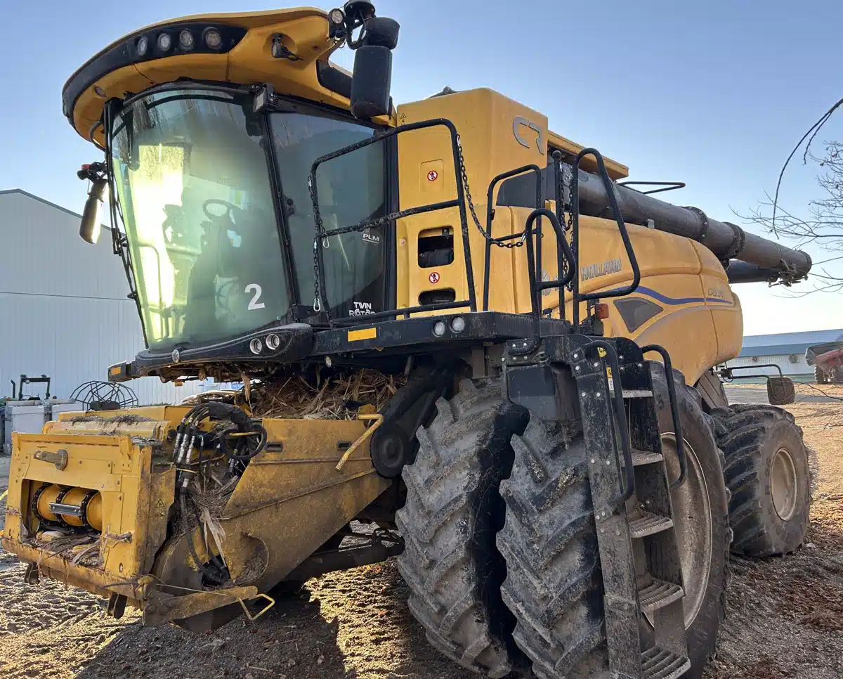 Used 2024 New Holland CR9.90Z Combine