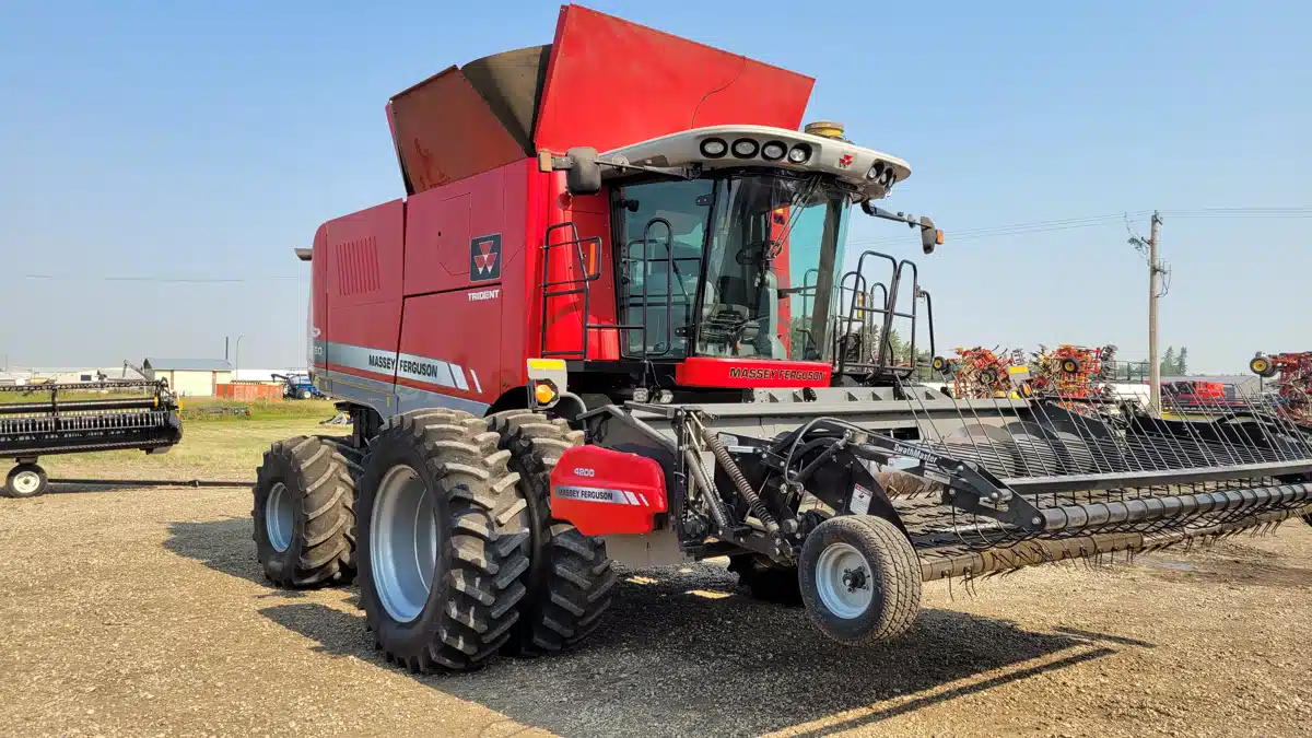 Used 2013 Massey Ferguson 9560 Combine | AgDealer