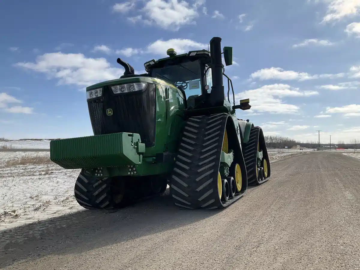 John Deere reveals new 9RX Tractors, S7 Combines - Grainews