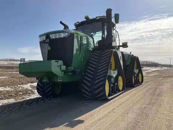 John Deere reveals new 9RX Tractors, S7 Combines - Grainews