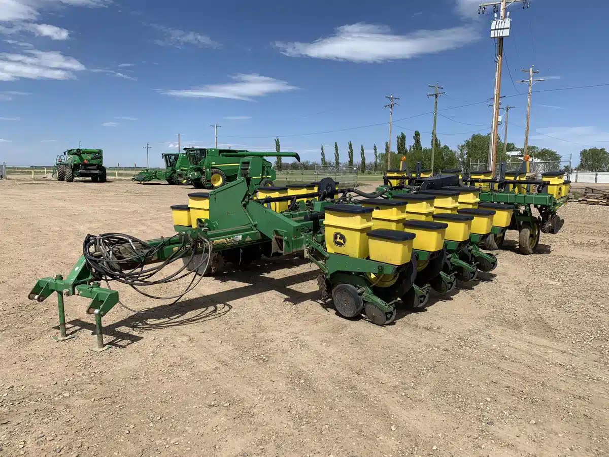 Used 2001 John Deere 1770 Planter | AgDealer