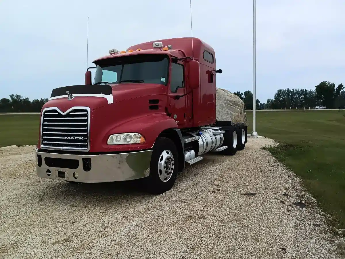 Used 2012 Mack PINNACLE CXU613 Semi-Truck