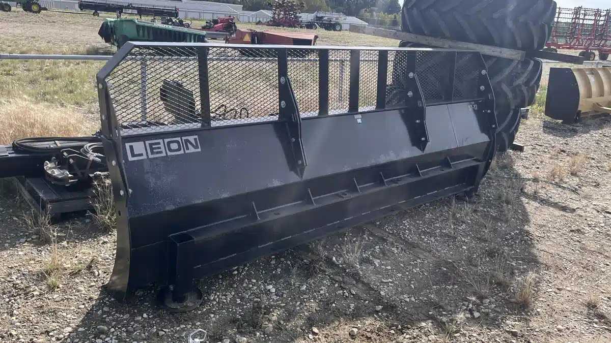 New 2020 Leon 3530 Blade | AgDealer