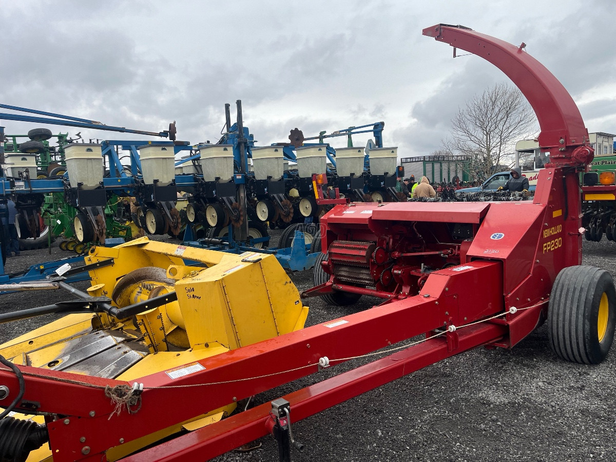 Used 2003 New Holland FP230 Forage Harvester | AgDealer