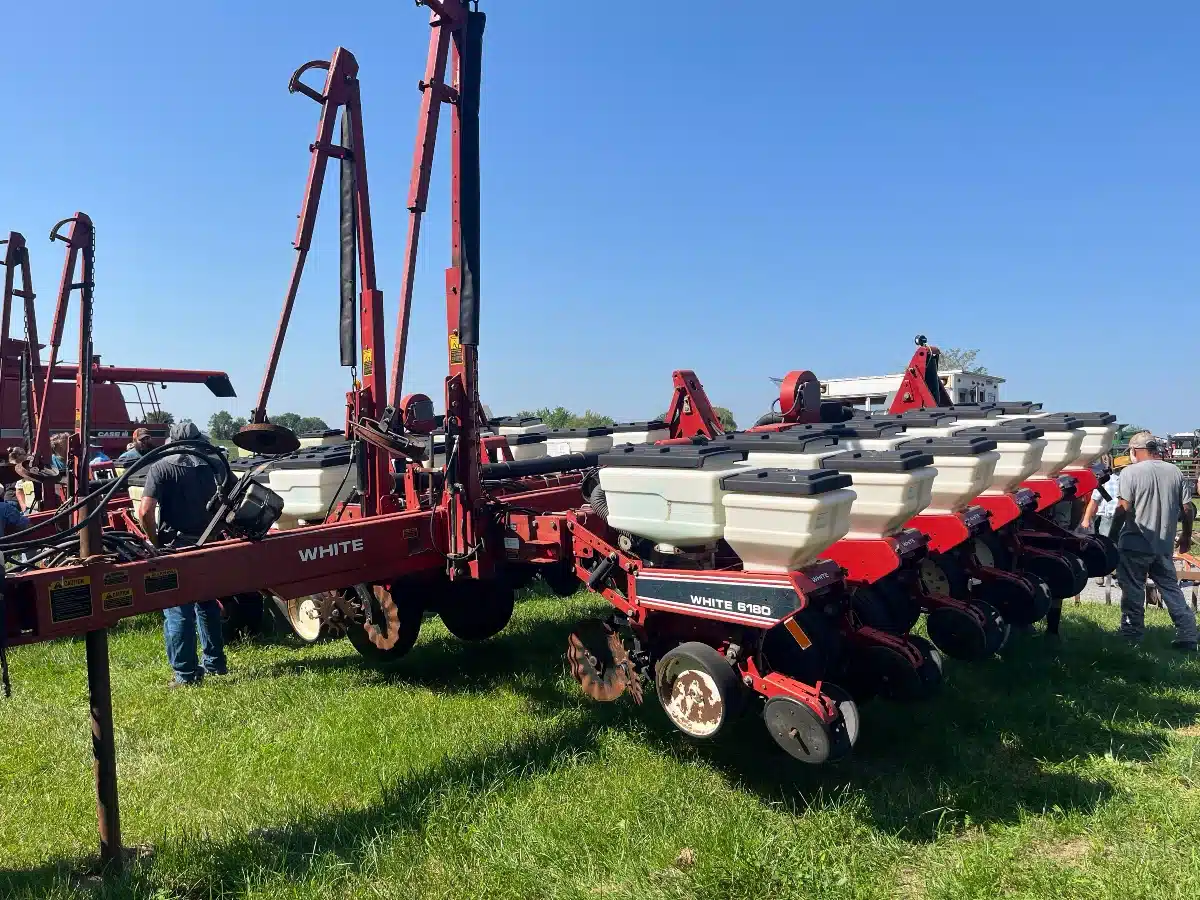 Used White 6180 Planter | AgDealer