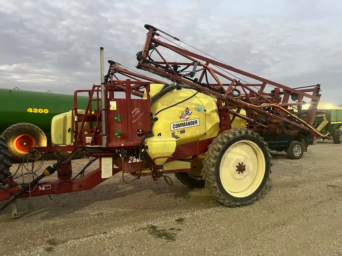 Used Hardi COMMANDER 750 Sprayer - Pull Type