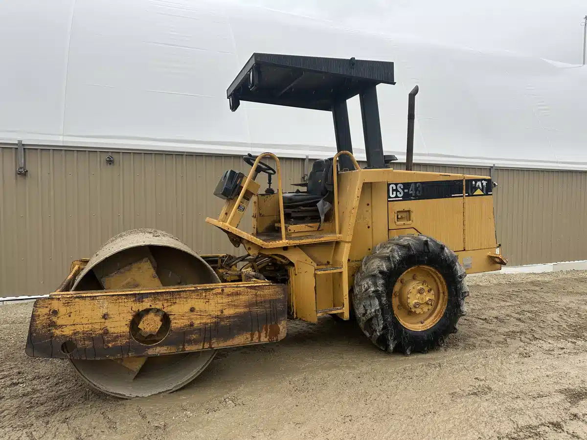Used 1998 Caterpillar CS-433 Drum Roller