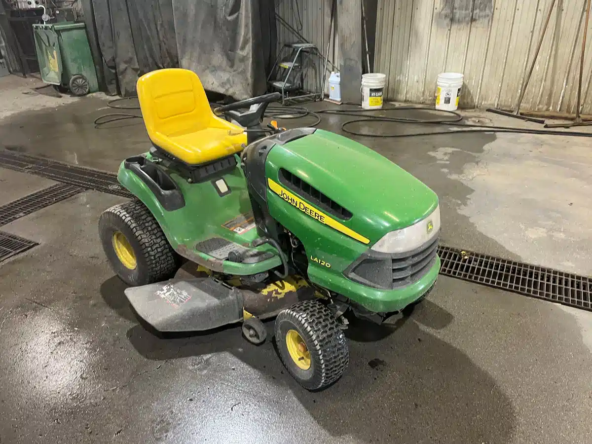 Used 2007 John Deere LA120 Lawn Tractor | AgDealer