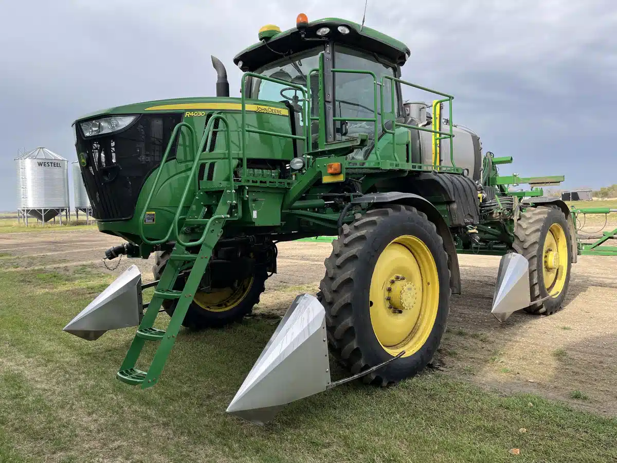 Used 2014 John Deere R4030 Sprayer - Self Propelled | AgDealer