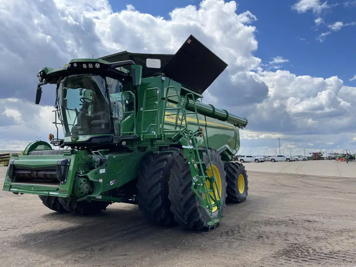 Used 2023 John Deere X9 1000 Combine | AgDealer