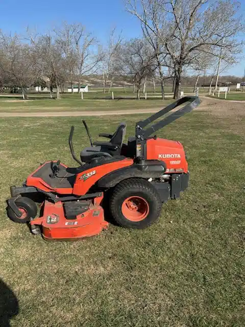 Usagé 2016 Kubota ZG332 Tondeuse à rayon de braquage zéro