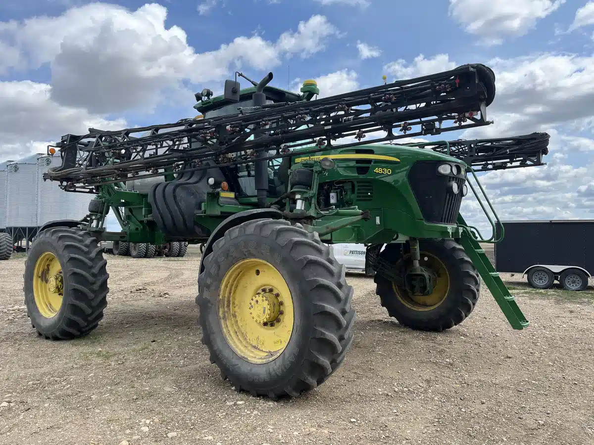 Used 2014 John Deere 4830 Sprayer - Self Propelled