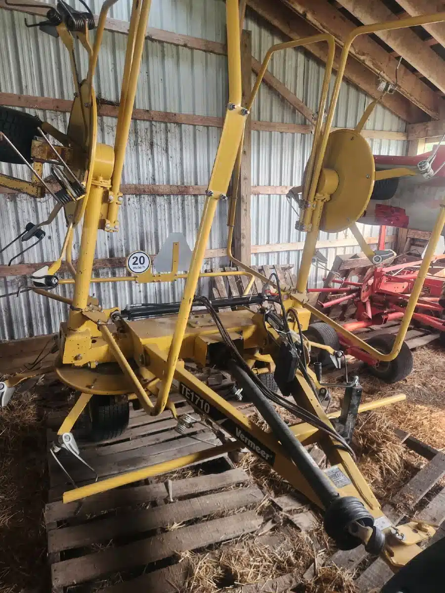 Used 2021 Vermeer TE1710 Tedder