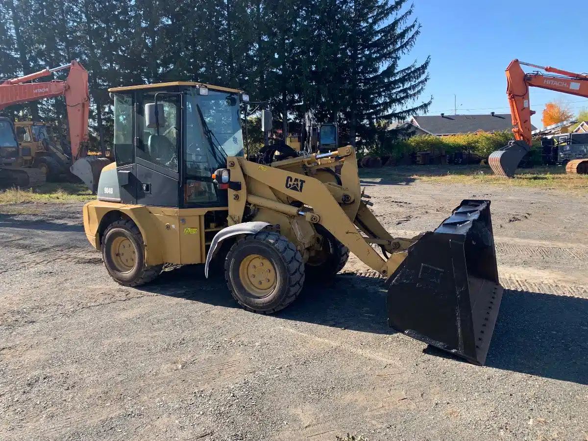 Used 2005 Caterpillar 904B Wheel Loader | AgDealer