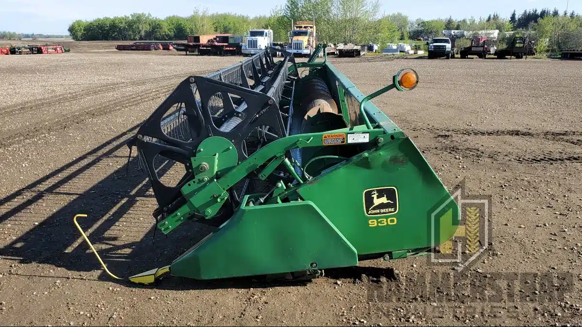 Used 1998 John Deere 930 Header - Auger | AgDealer