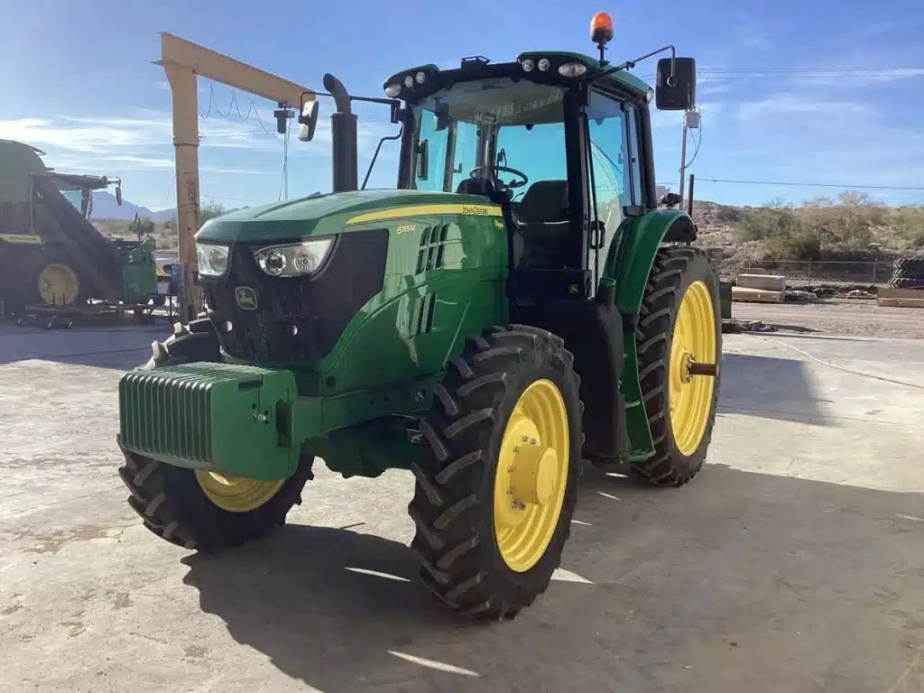 Usagé 2023 John Deere 6155M Tracteur