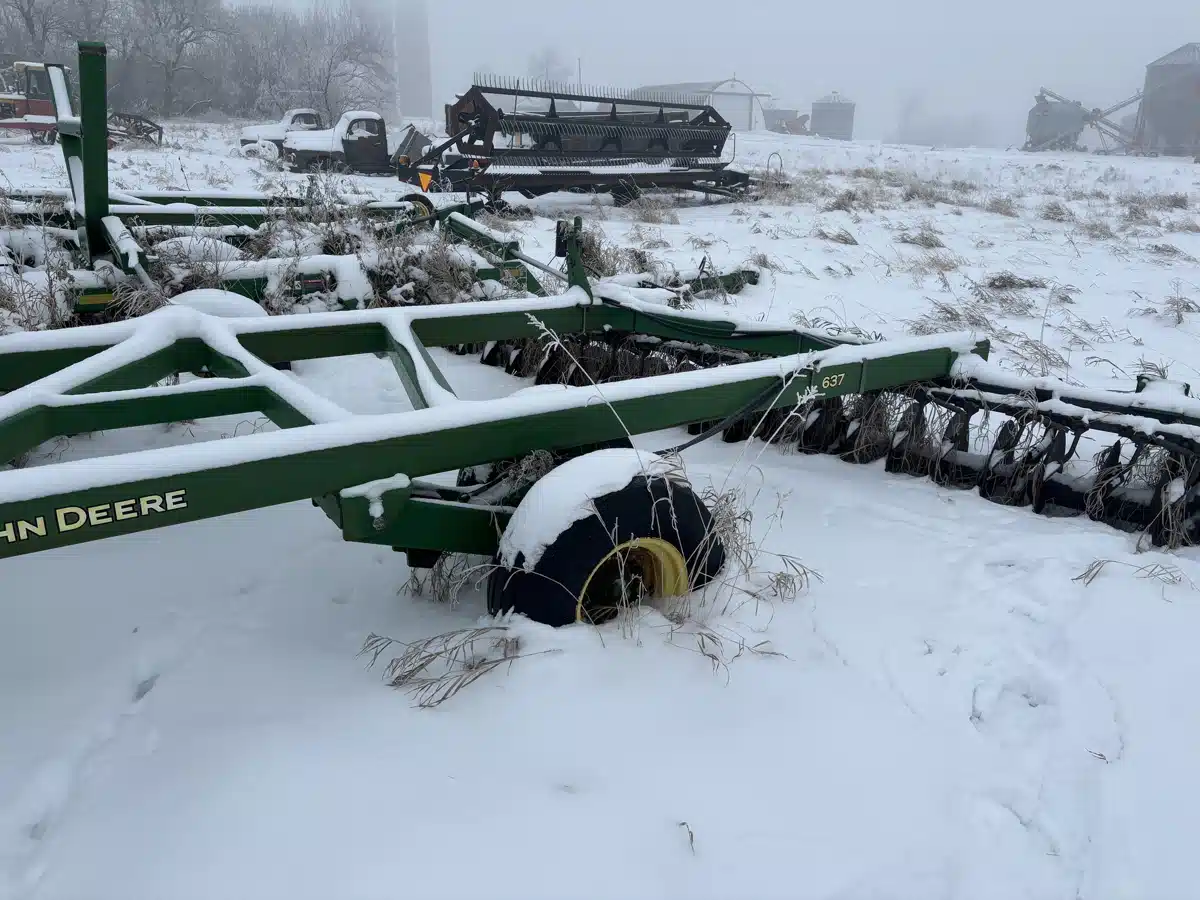 Used 2005 John Deere 637 Disc