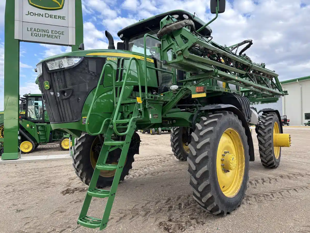 Used 2020 John Deere R4030 Sprayer - Self Propelled