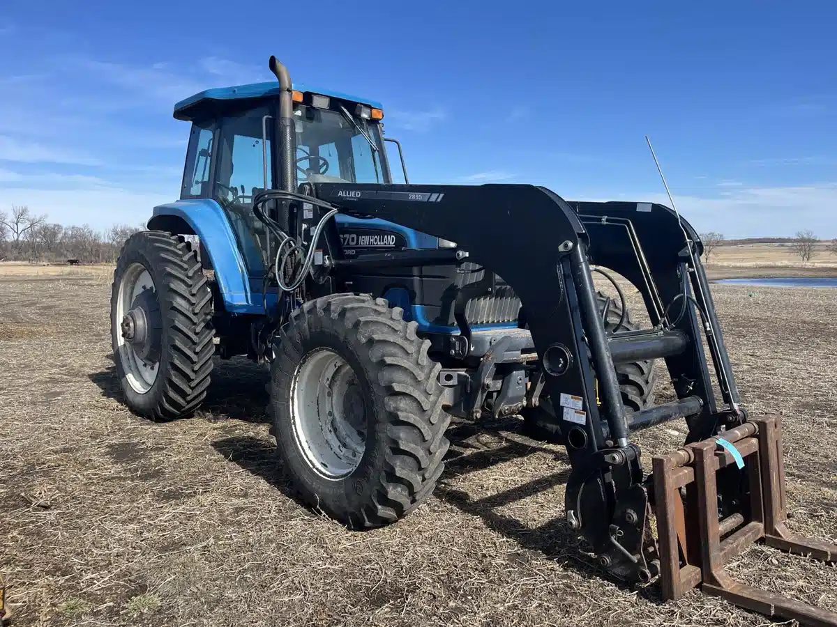 Used 1996 New Holland 8670 Tractor