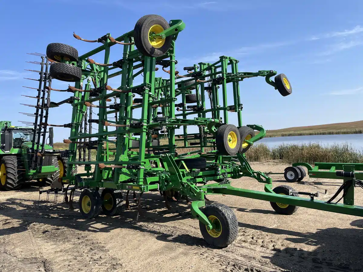 Used 2024 John Deere 2430 Chisel Plow