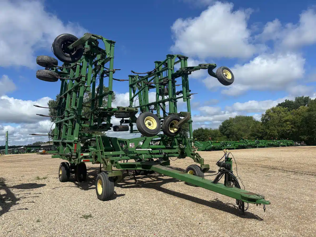 Used 2007 John Deere 2410 Chisel Plow | AgDealer