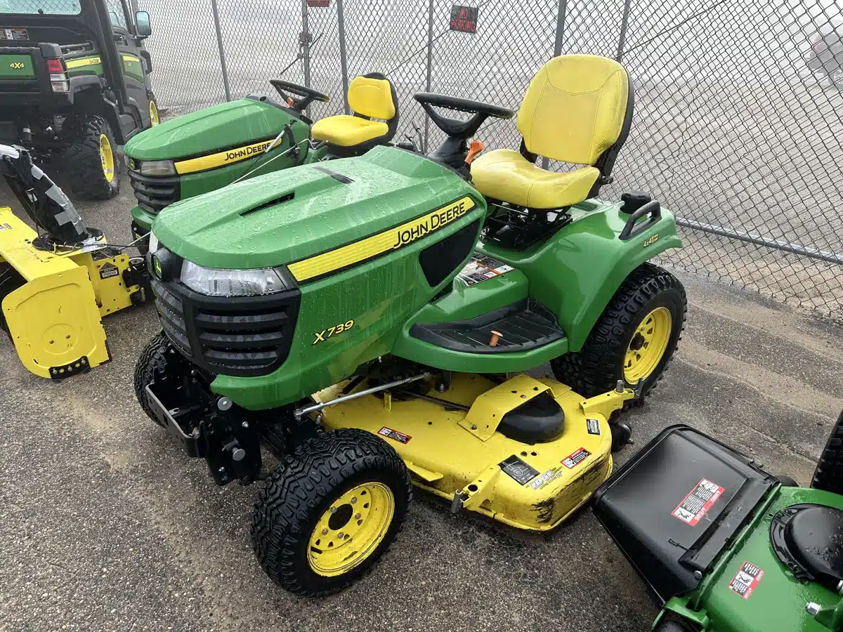 2021 John Deere X739 quality Lawn