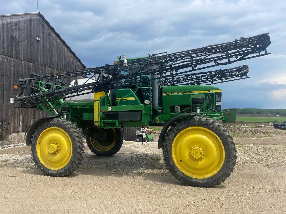 Used 2000 John Deere 4710 Sprayer - Self Propelled | AgDealer