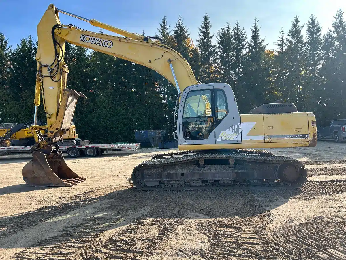 Used 2004 Kobelco SK250LC Excavator | AgDealer